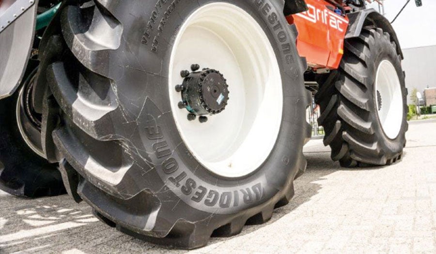 Impact of the dynamic rolling circumference of agricultural tyres