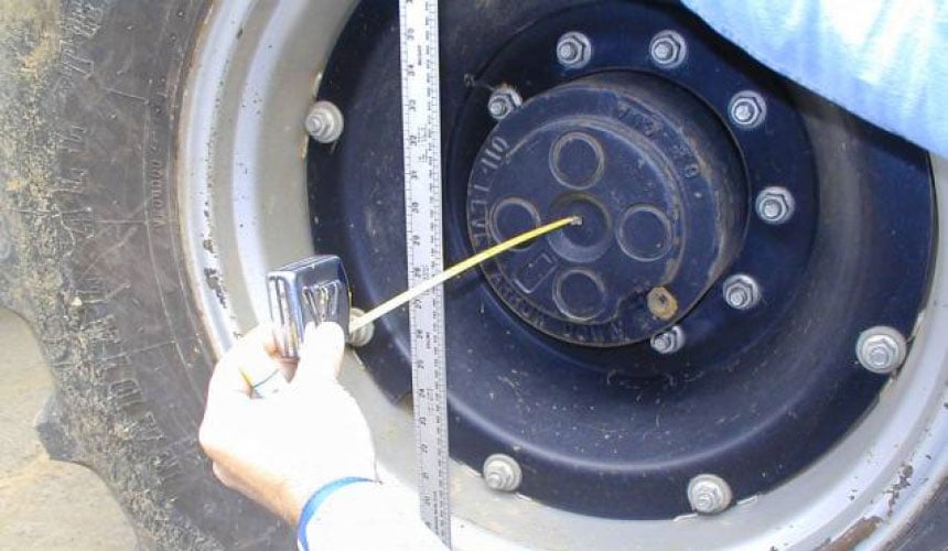 How to adjust wheel alignment and avoid wearing out my tractor tyres