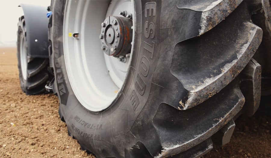 Impact of the dynamic rolling circumference of agricultural tyres